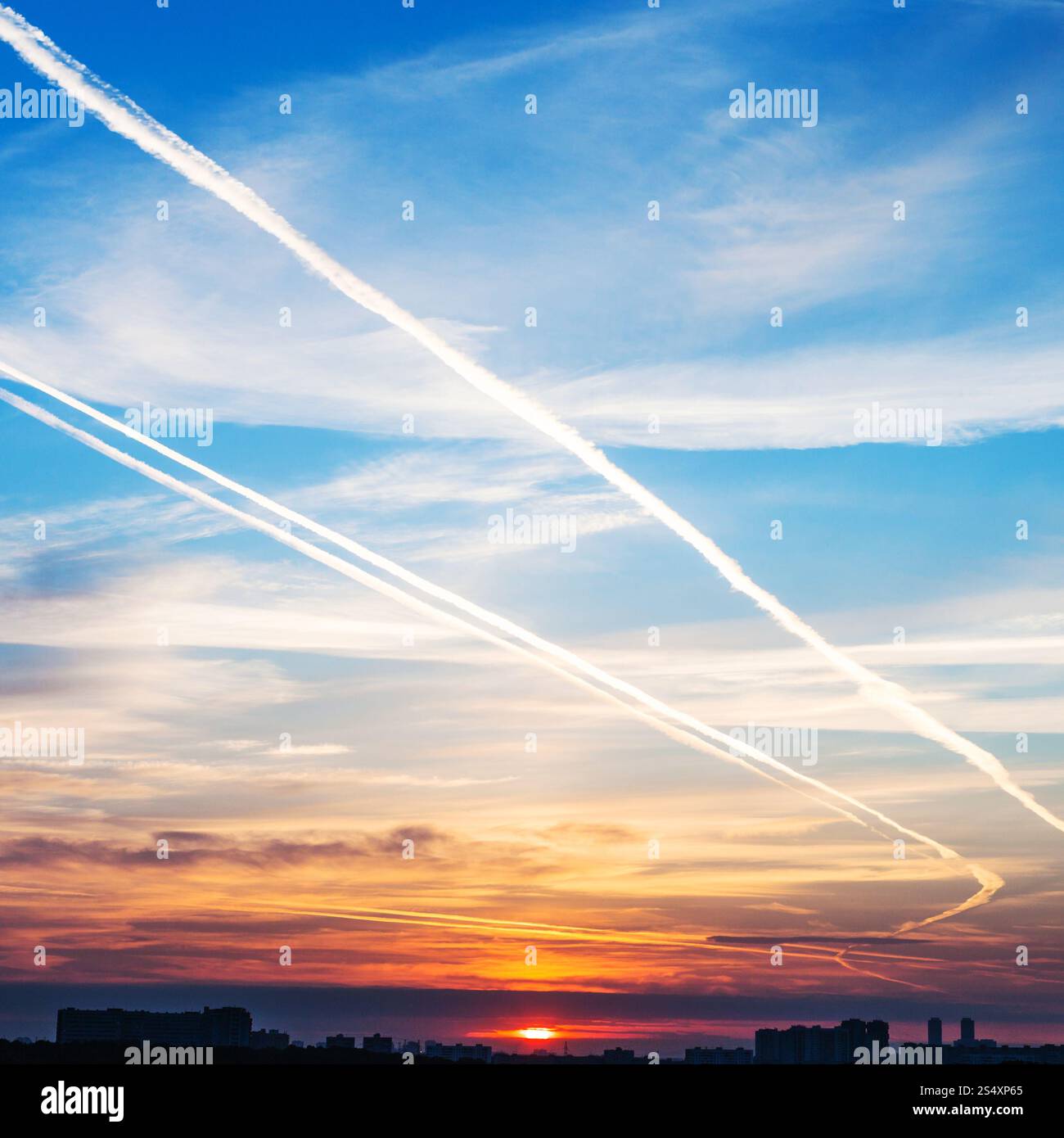 Early morning sky orange hi-res stock photography and images - Alamy