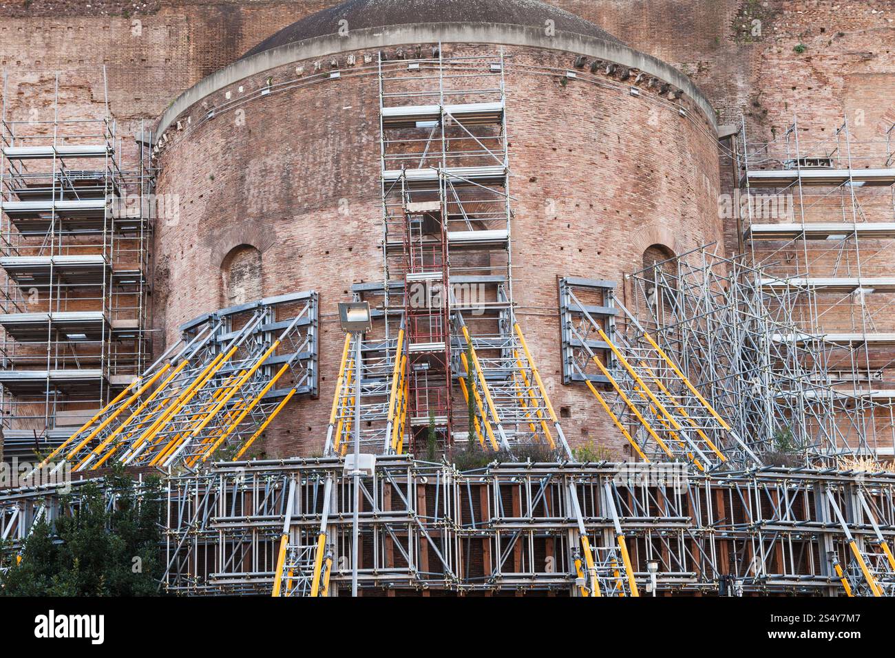 travel to Italy - strengthening the walls of the ancient buildings of ...