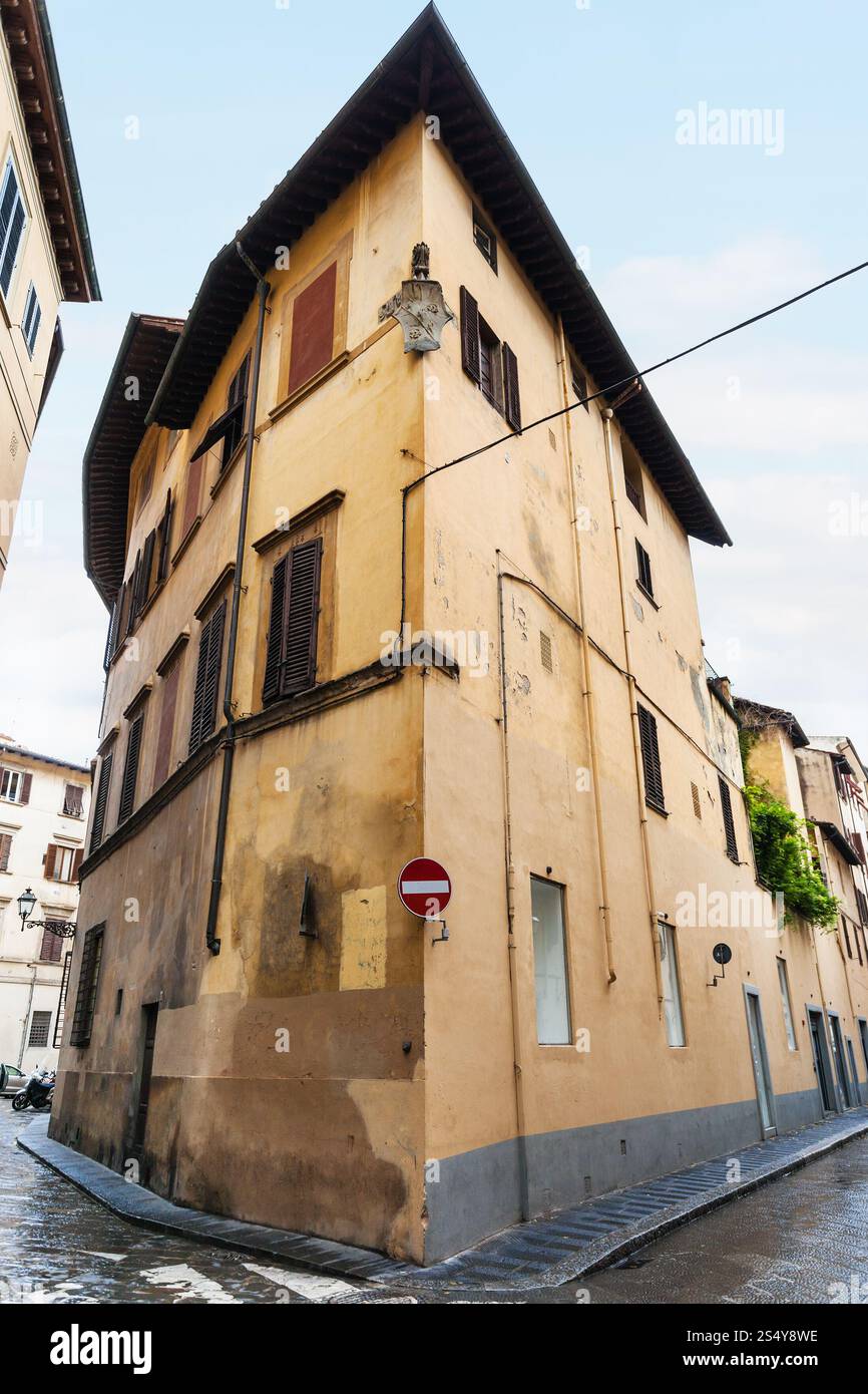 Intersection in old quarter center hi-res stock photography and images ...