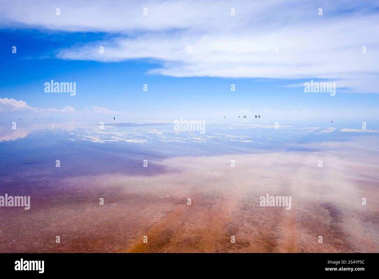 Salar de Uyuni salt flats desert, Andes Altiplano, Bolivia Stock Photo ...