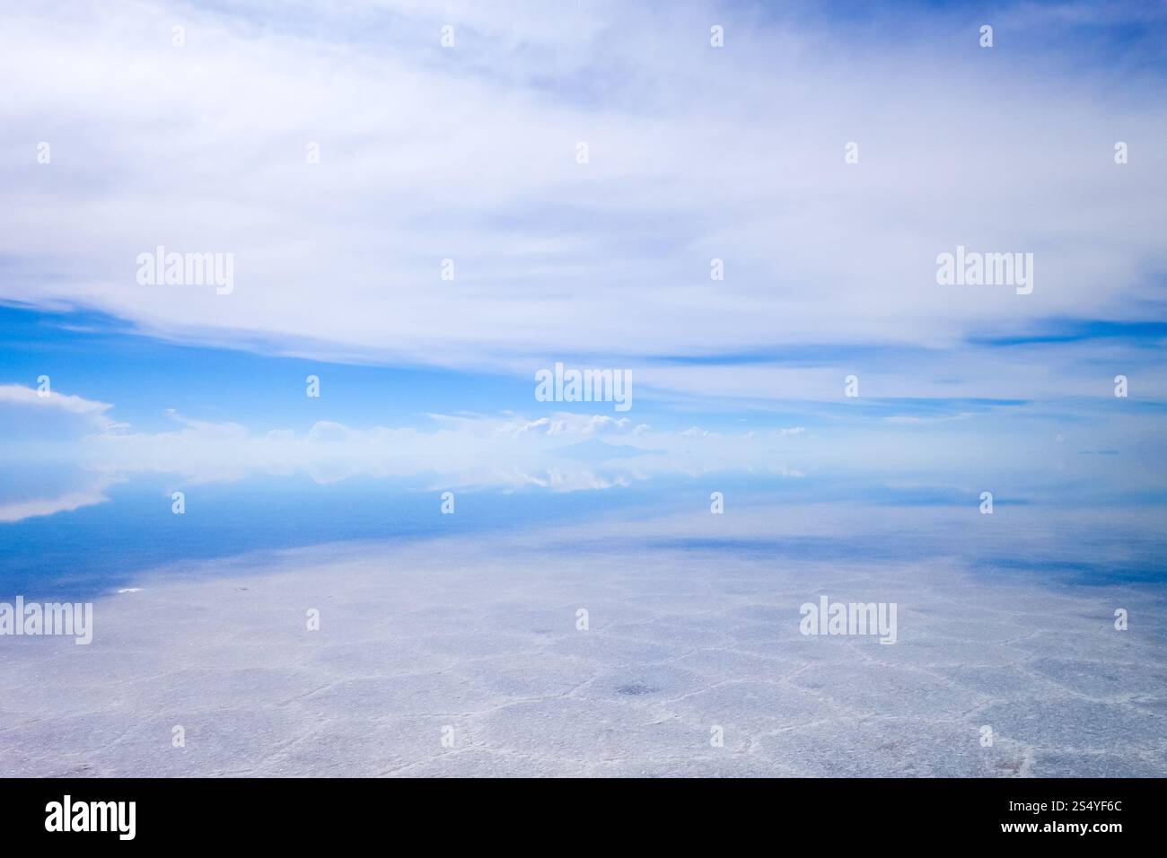 Salar de Uyuni salt white flats desert, Andes Altiplano, Bolivia Stock ...