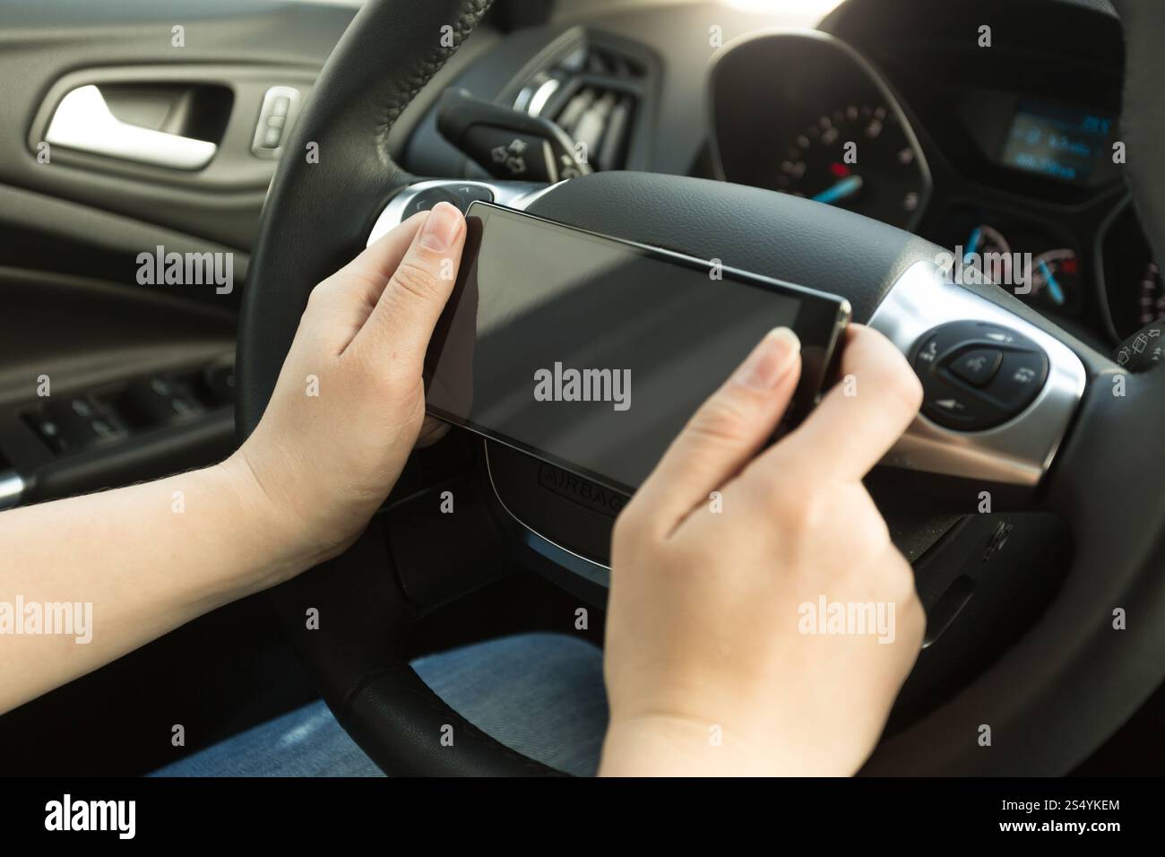 Woman driving a car and typing message on phone Stock Photo - Alamy