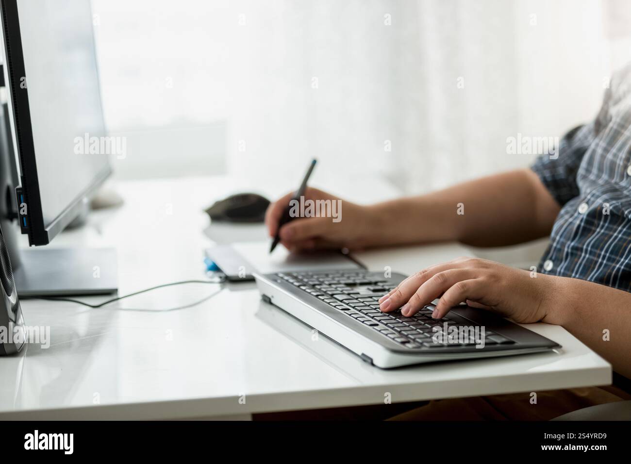 Closeup artist hand using hi-res stock photography and images - Alamy