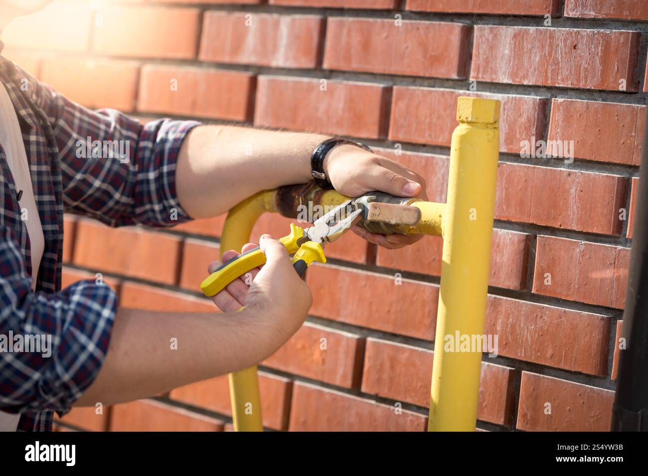 Engineer on gas compressor station hi-res stock photography and images ...