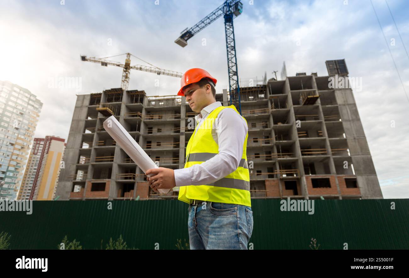 Construction worker working on site hi-res stock photography and images ...