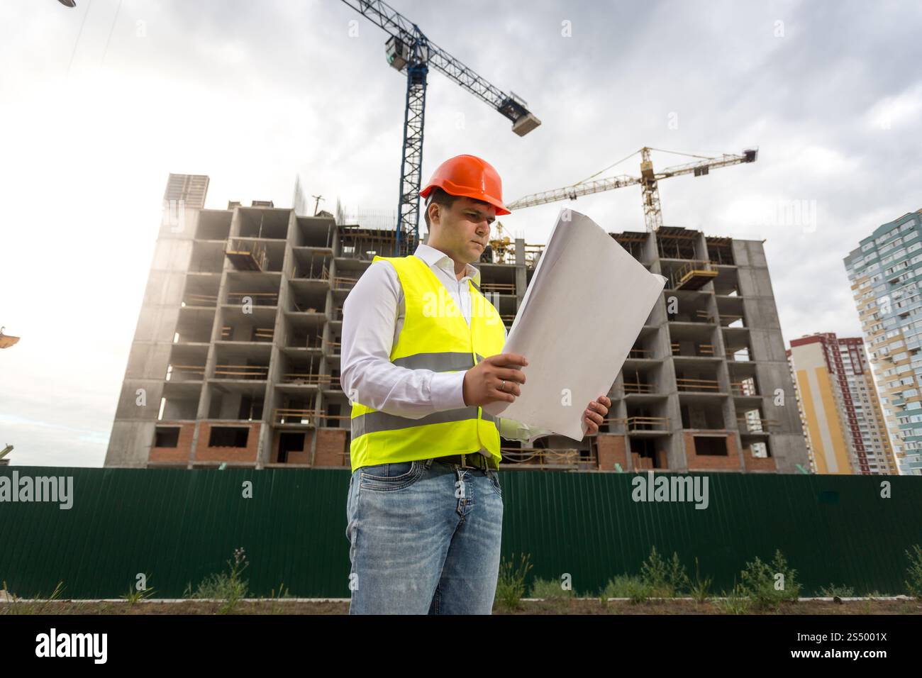Engineer inspect hi-res stock photography and images - Alamy