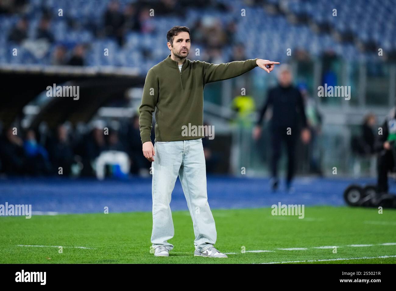 Rome, Italy. 10th Jan, 2025. Cesc Fabregas head coach of Como 1907 gestures during the Serie A ...