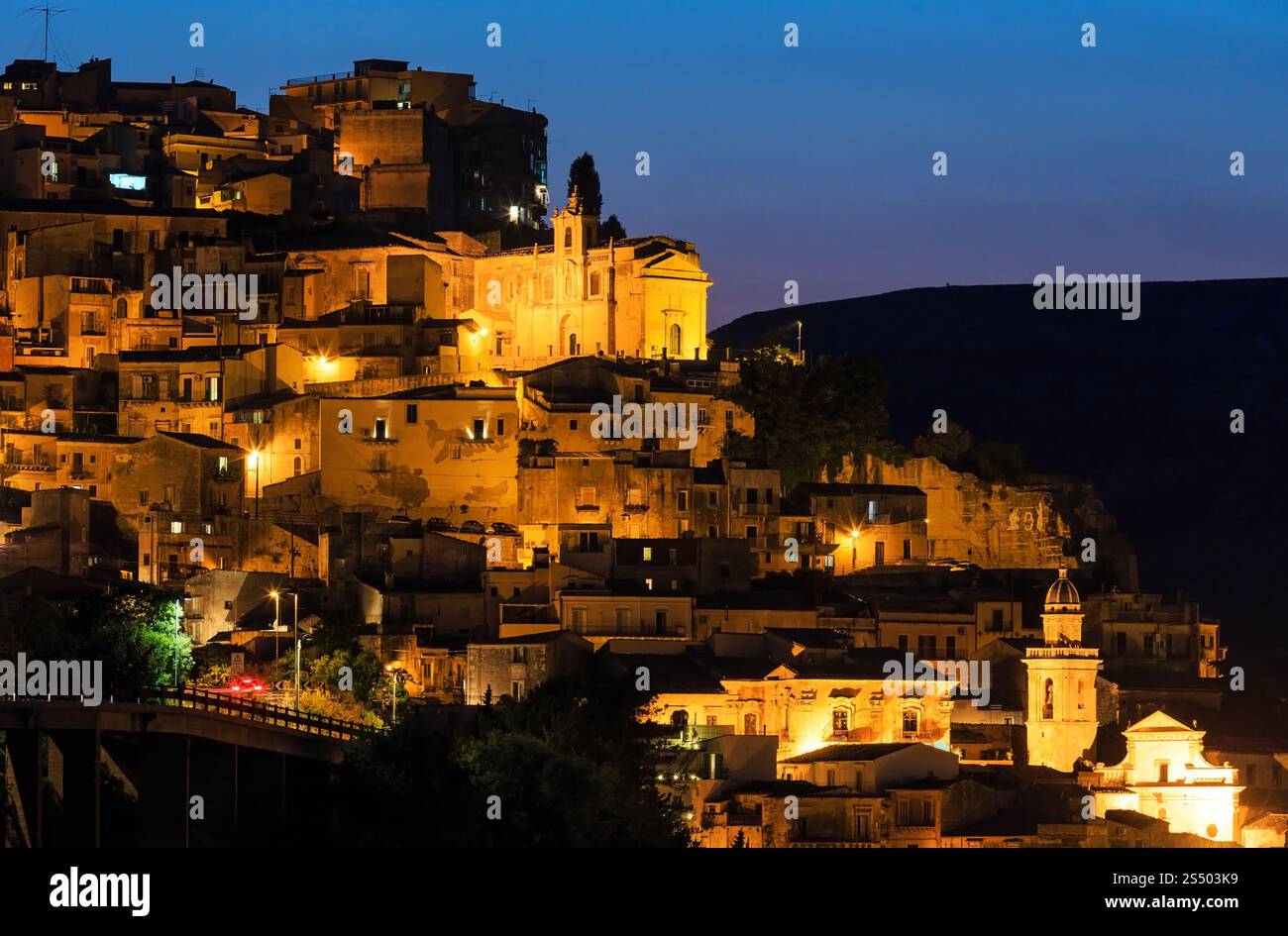 Night old medieval Ragusa Ibla famos Sicilian town view (Sicily, Italy ...