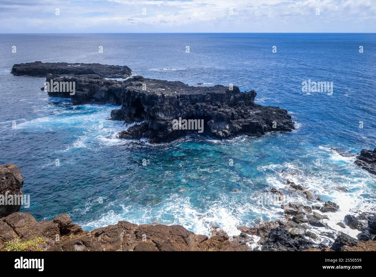 Pacific ocean landscape vue from cliffs in Easter island, chile ...