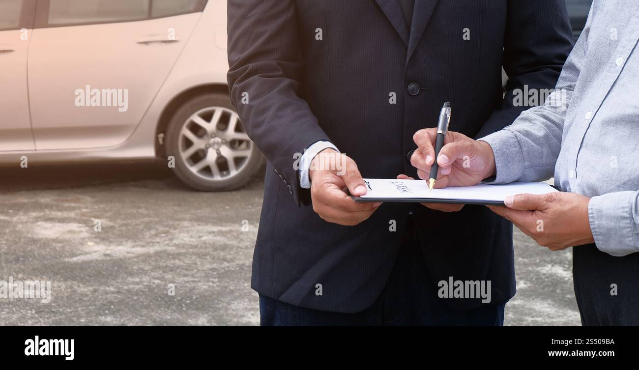 Car insurance clipboard hi-res stock photography and images - Alamy