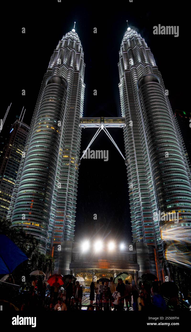 KUALA LUMPUR, MALAYSIA -DECEMBER 26, 2023: The beautifully illuminated ...
