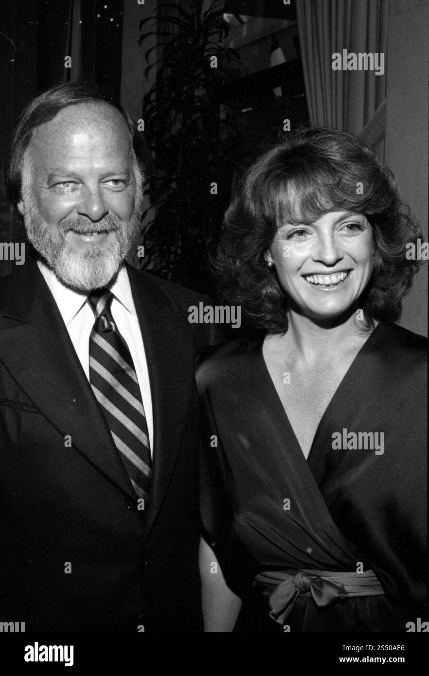 Linda gray 1980s hi-res stock photography and images - Alamy