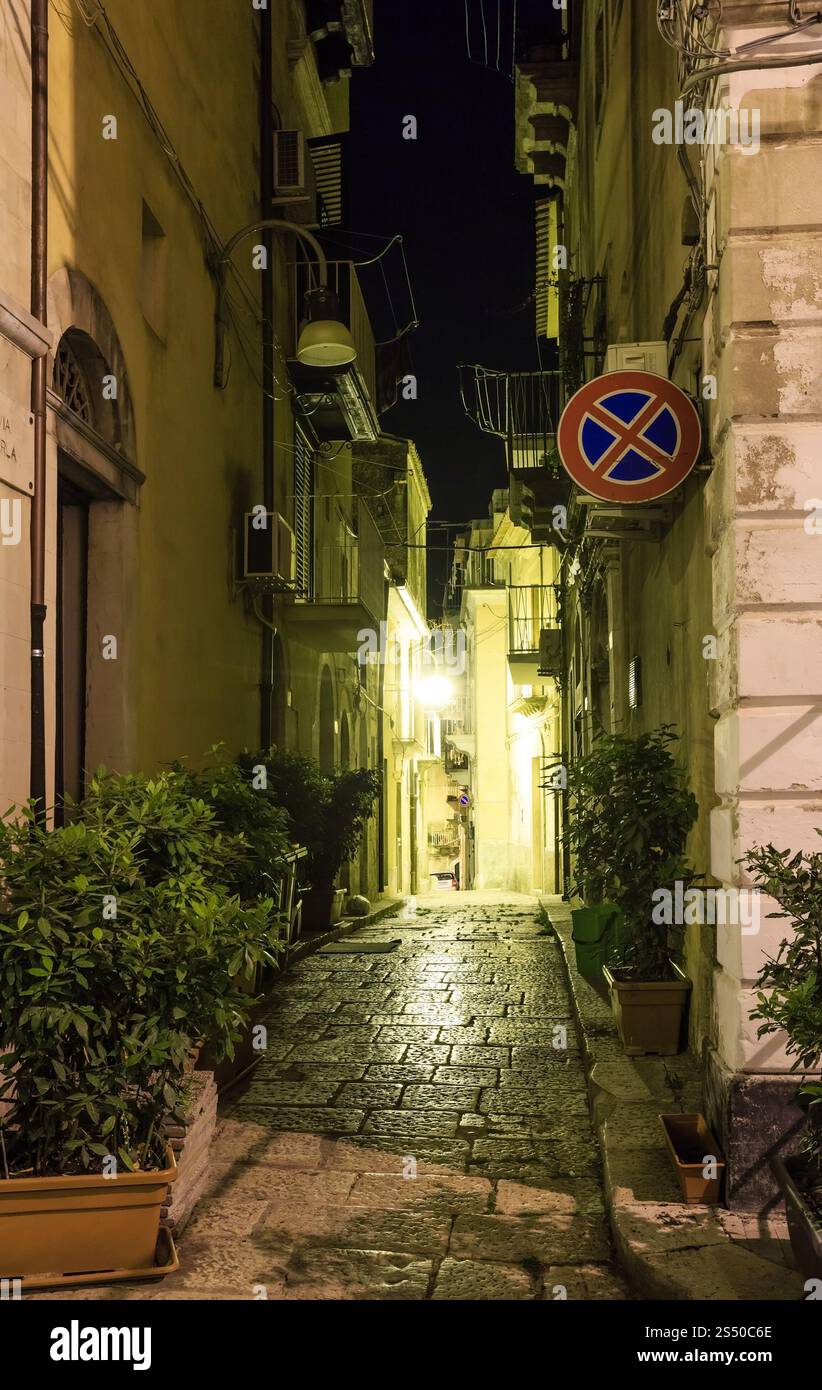 Night old medieval Ragusa famos Sicilian town street view (Sicily ...