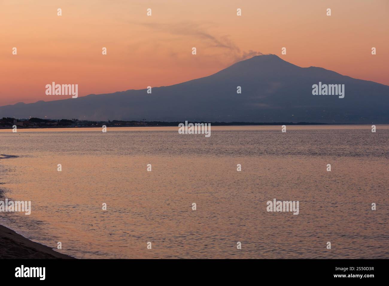 Twilight on the beach sunrise hi-res stock photography and images - Alamy