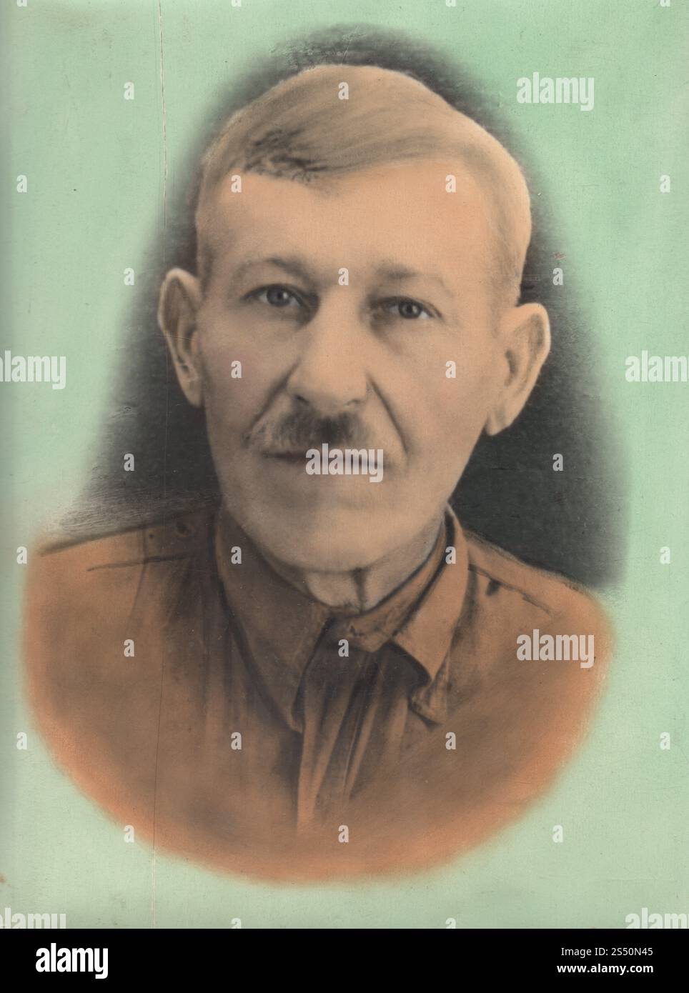 Vintage studio portrait 1900 1930 hi-res stock photography and images ...