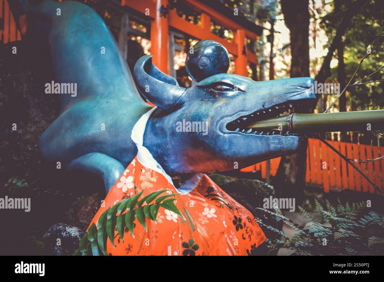 Fox purification fountain at Fushimi Inari Taisha torii shrine, Kyoto ...