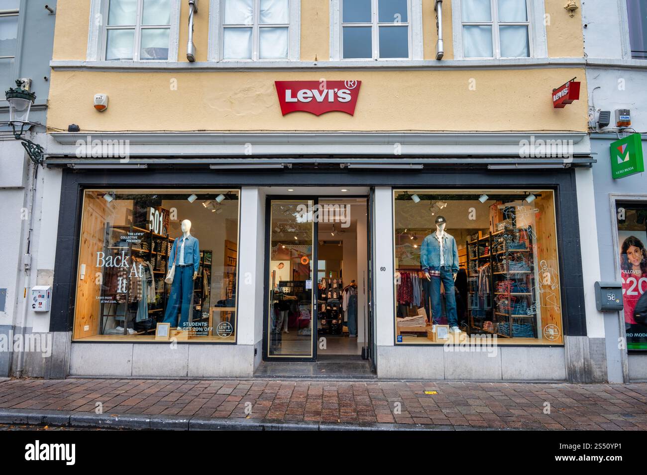 Levis store bruges hi-res stock photography and images - Alamy