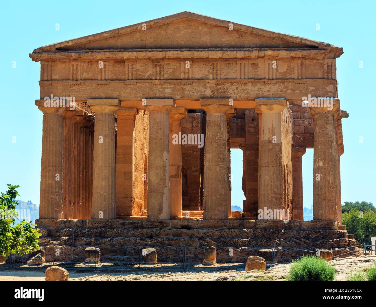 Temple of Concordia in famous ancient Greece Valley of Temples ...