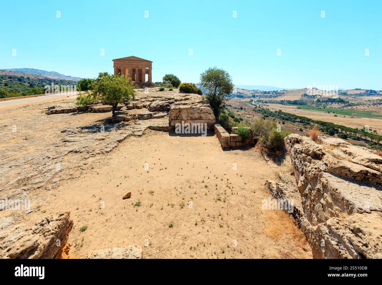 Temple of Concordia in famous ancient Greece Valley of Temples ...