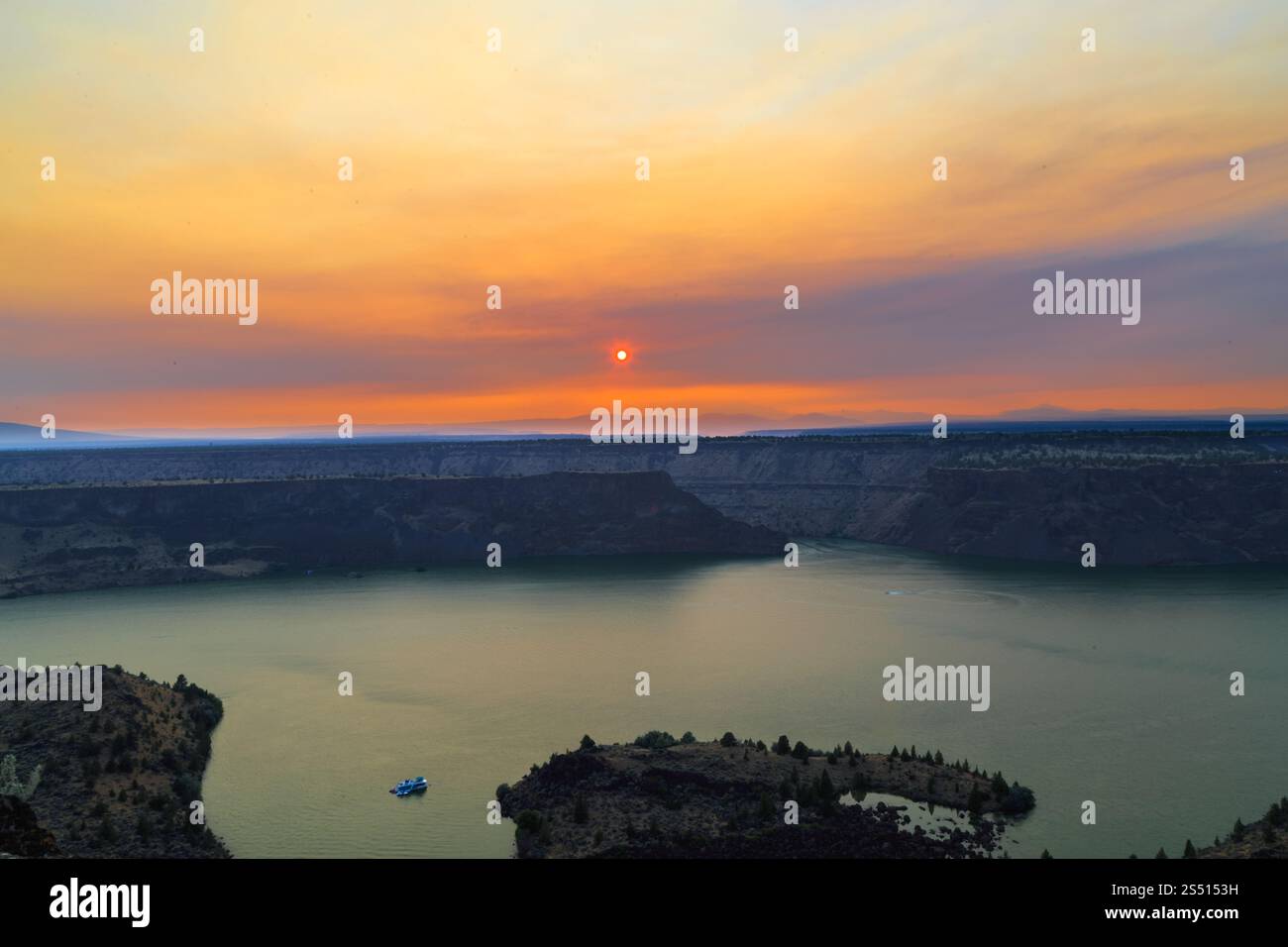 Panoramic View of Canyon with River at Sunset, Cove Palisades State ...