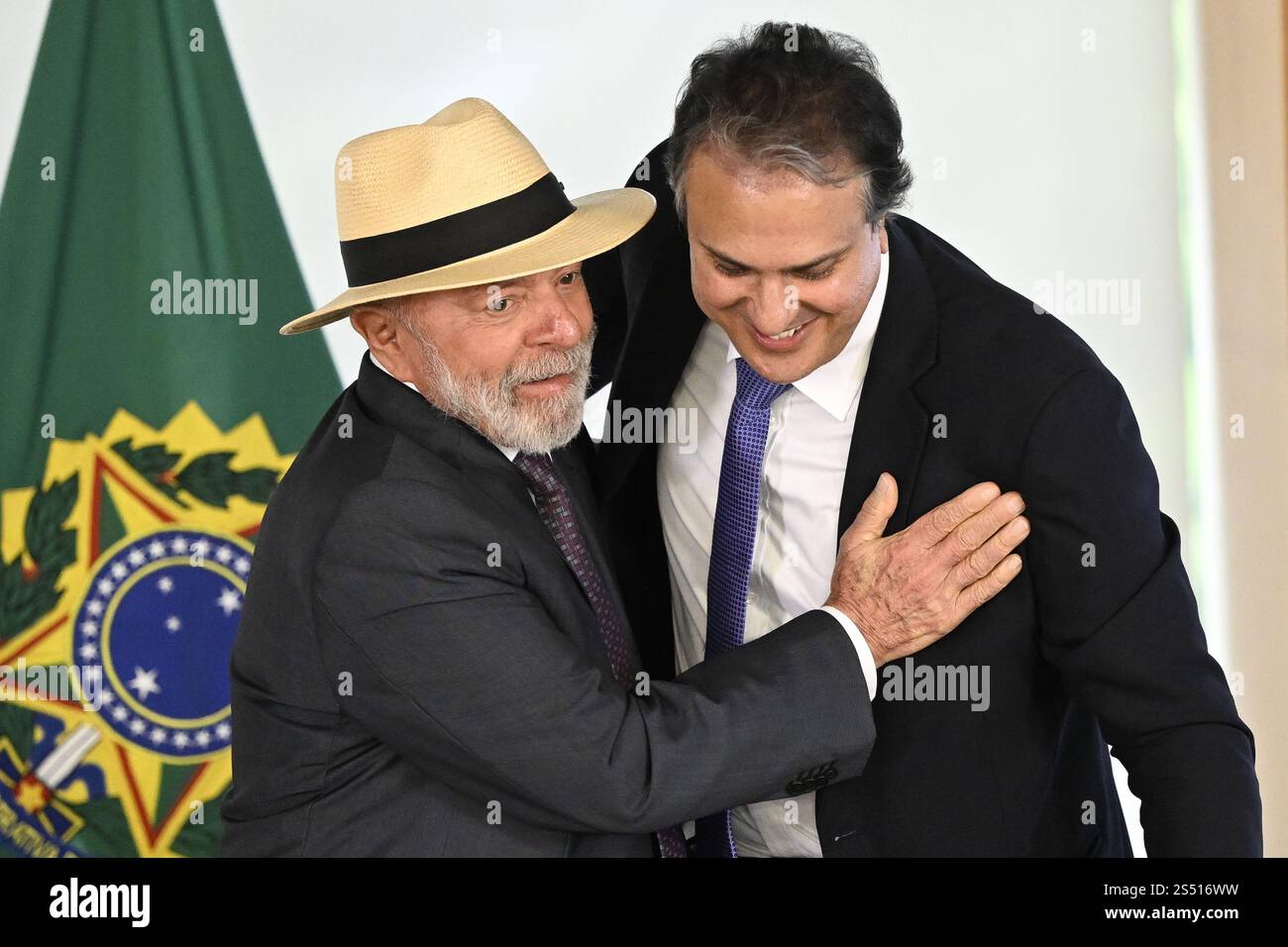 DF - BRASILIA - 01/13/2025 - SANCTION OF THE LAW BANING CELL PHONES IN ...