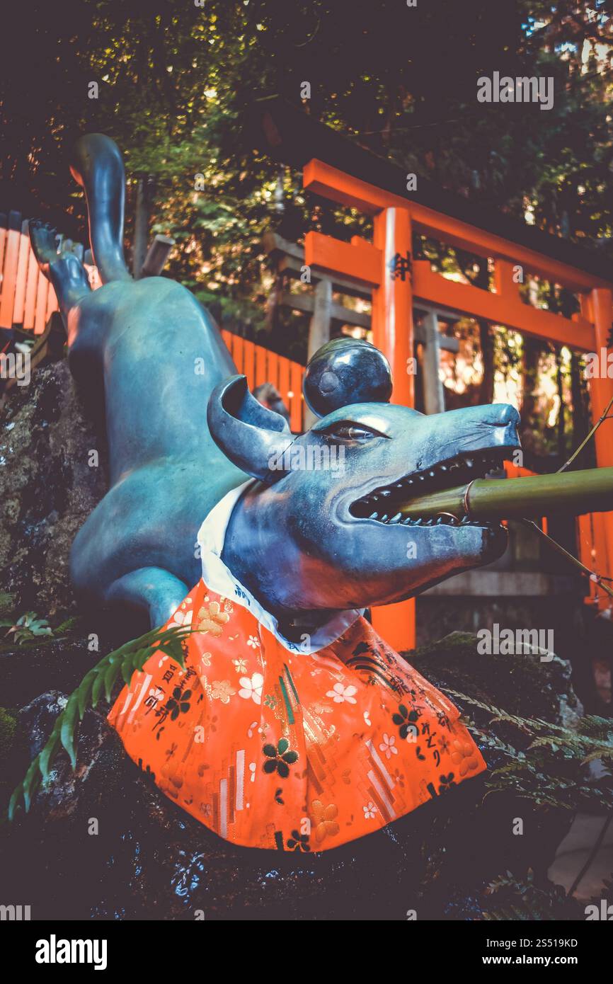 Fox purification fountain at Fushimi Inari Taisha torii shrine, Kyoto ...