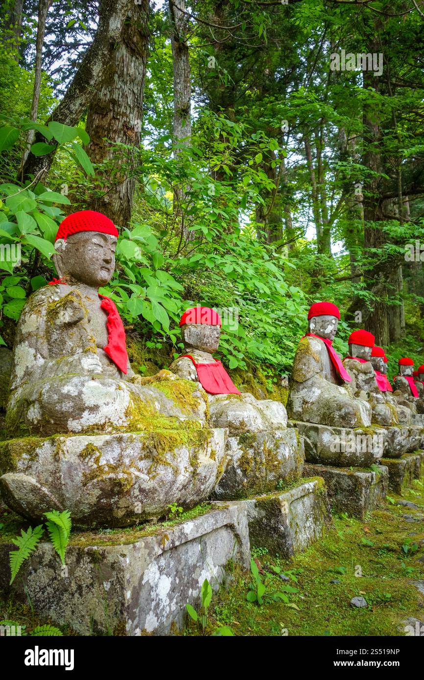 Narabi Jizo statues landmark in Kanmangafuchi abyss, Nikko, Japan ...