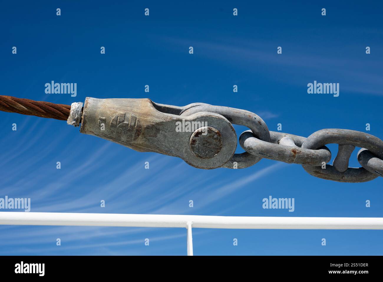 Connection between wire and anchor chain Stock Photo - Alamy