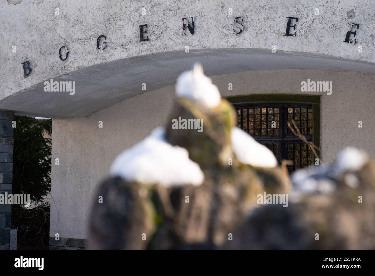 13 January 2025, Brandenburg, Wandlitz: View of the former villa of ...