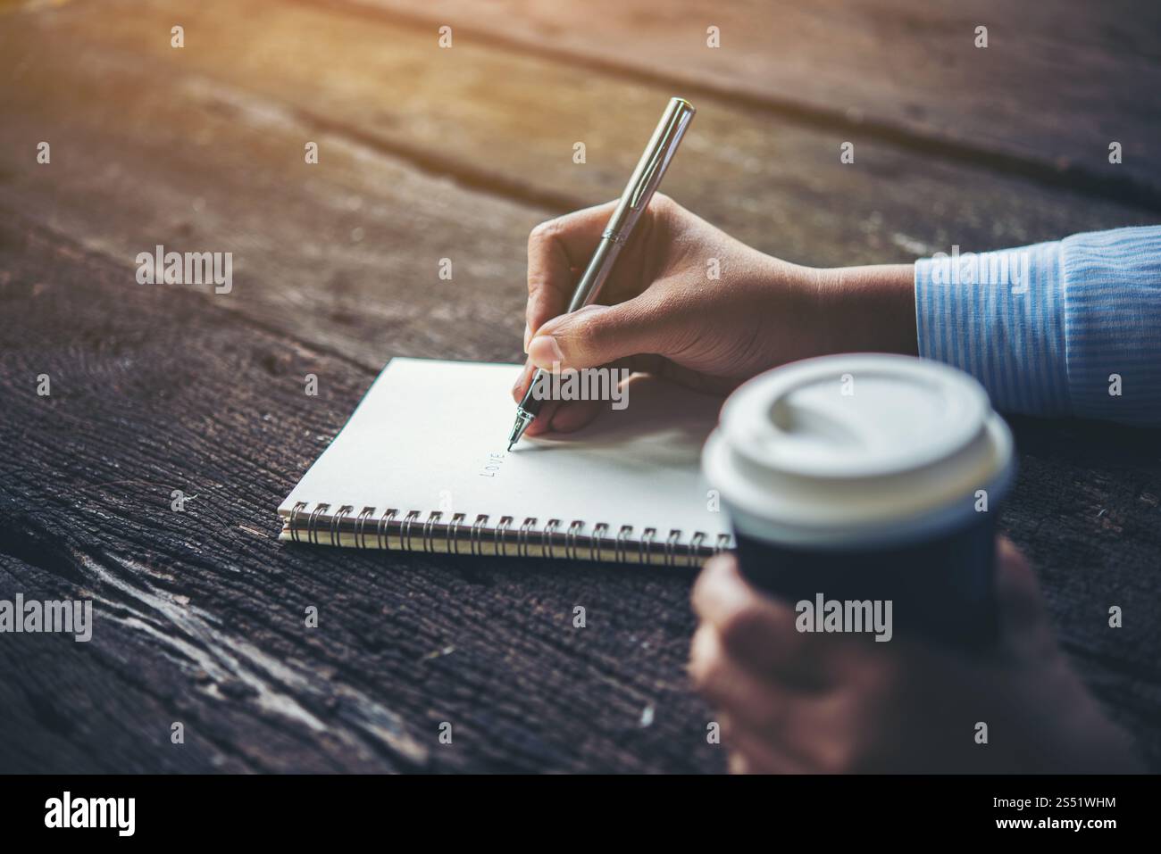 Writing letter woman hi-res stock photography and images - Alamy