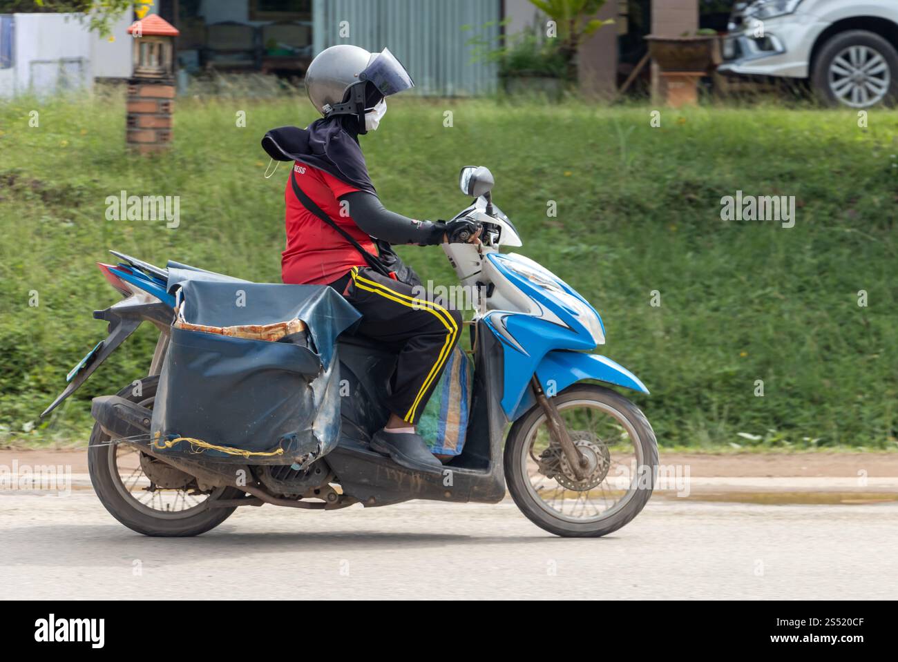 Large bike courier hi-res stock photography and images - Alamy