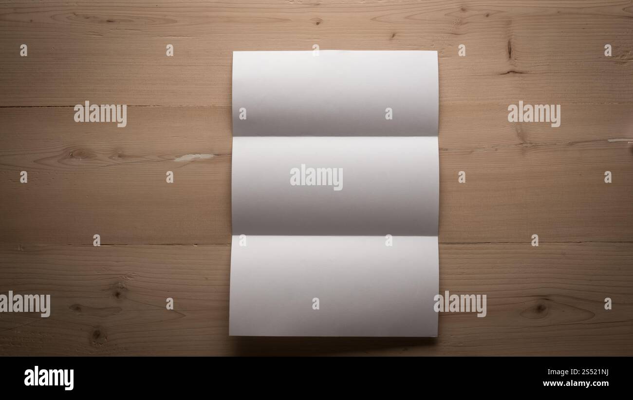 Blank paper notepad wooden hi-res stock photography and images - Alamy