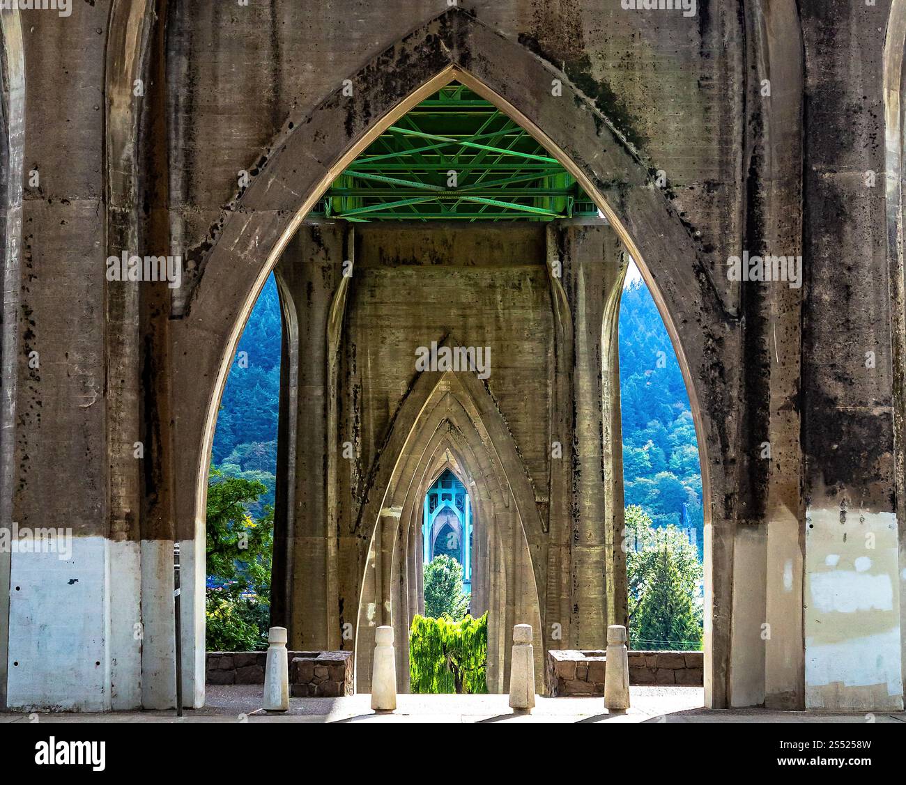 Architectural Details of St. Johns Bridge Showing Repetitive Symmetry ...