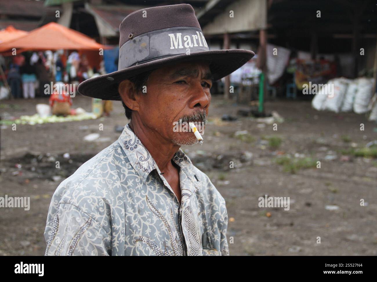 An elderly man in Bukittinggi in Indonesia wearing a Malboro stetson ...