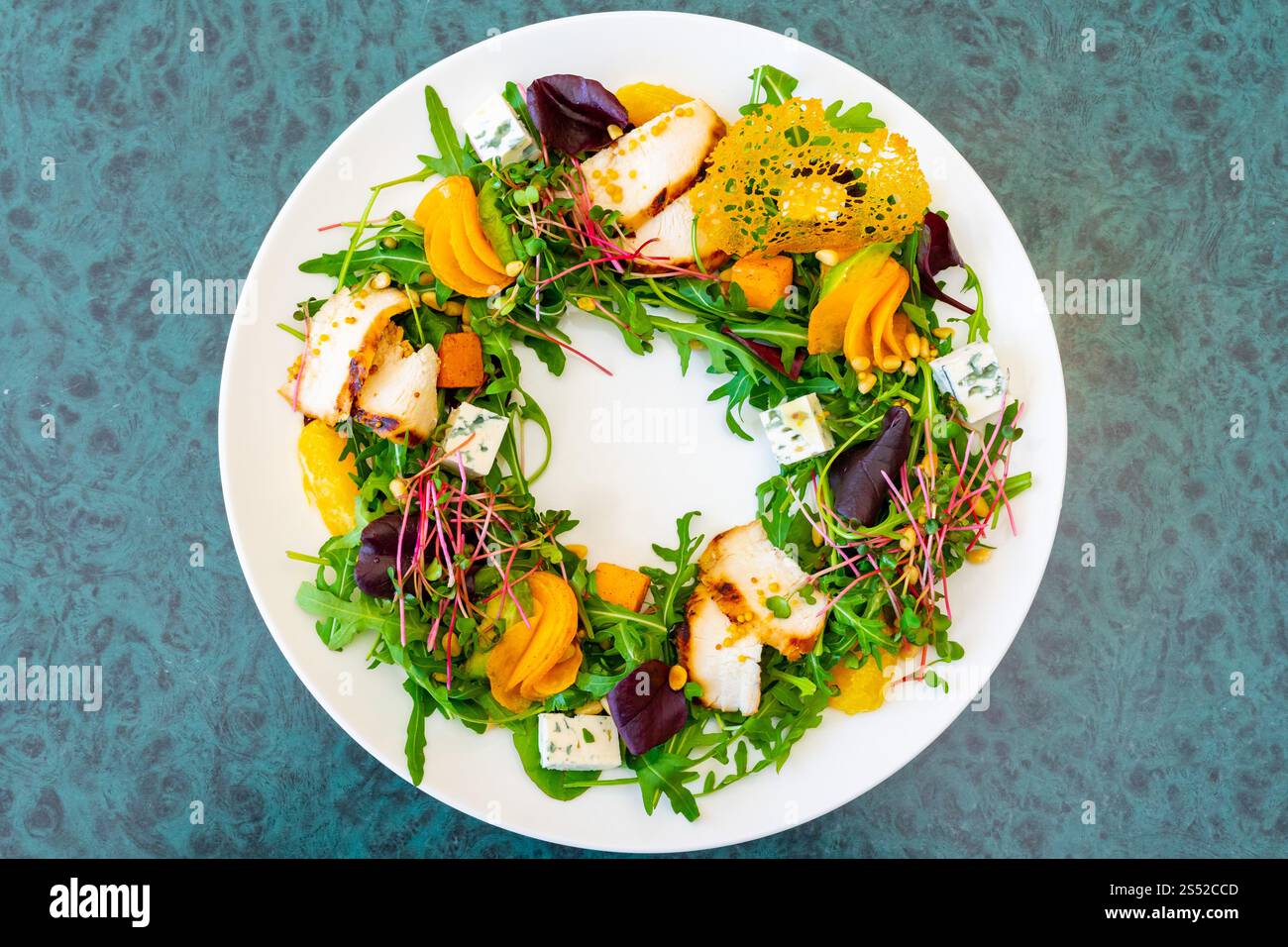 Salad presentation hi-res stock photography and images - Alamy