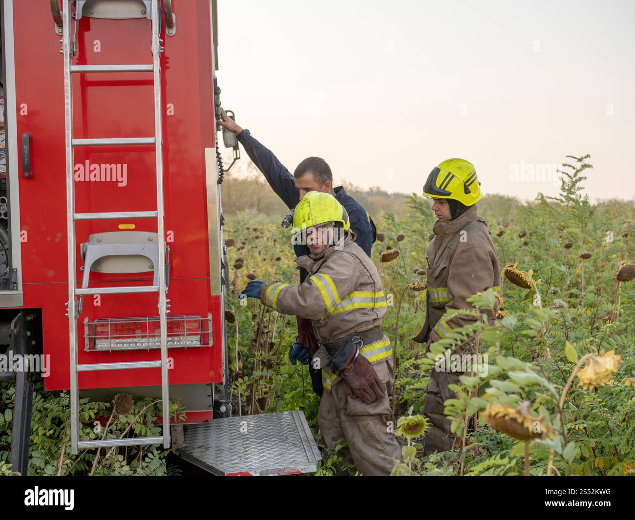 Ukrainian Wildfire Firefighters in Kharkiv Stock Photo - Alamy