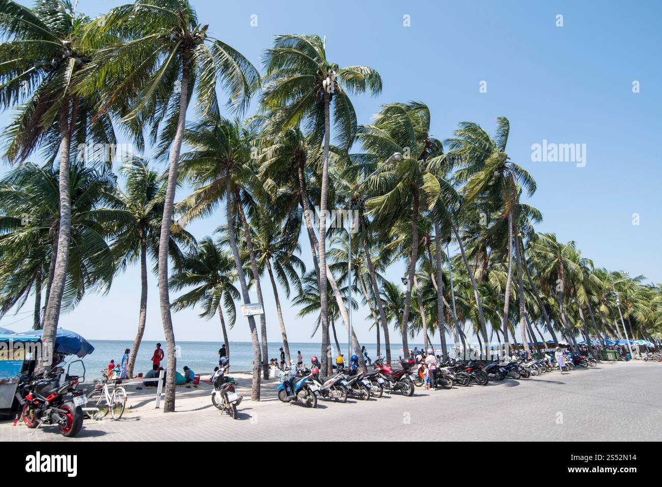 the Bang Saen Beach at the Town of Bangsaen in the Provinz Chonburi in ...
