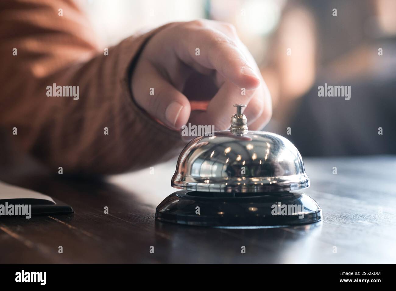 woman guest at the reception of hotel checking in Stock Photo - Alamy