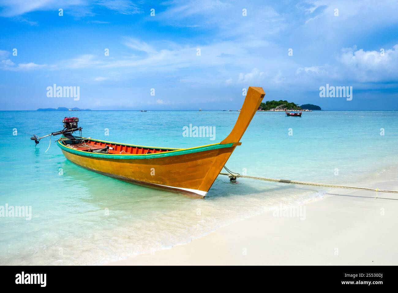 Traditional long tail boat on sunrise beach, Koh Lipe, Thailand. Long ...