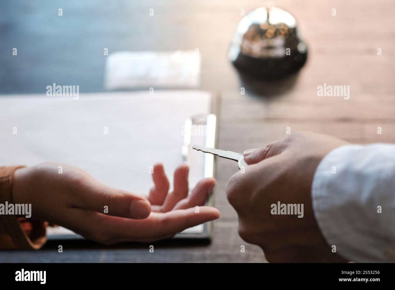 woman guest at the reception of hotel checking in Stock Photo - Alamy