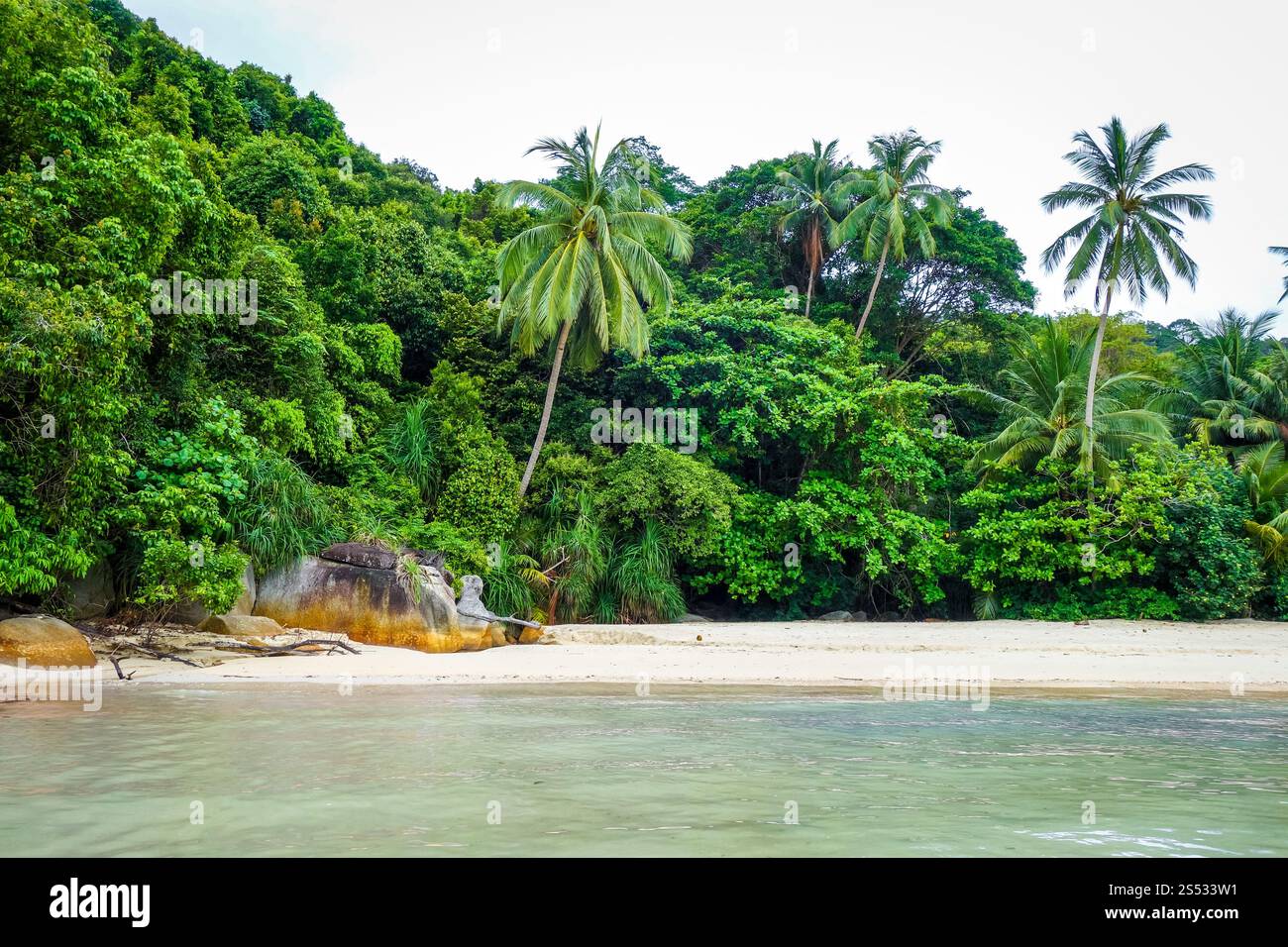 Teluk Pauh paradise beach in Perhentian Islands, Terengganu, Malaysia ...