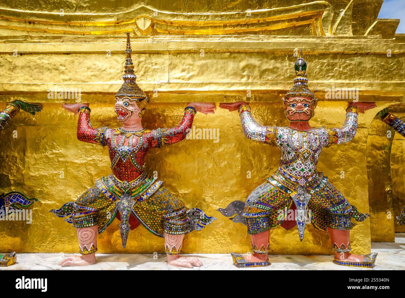 Yaksha statue in Grand Palace complex, Bangkok, Thailand. Yaksha statue ...
