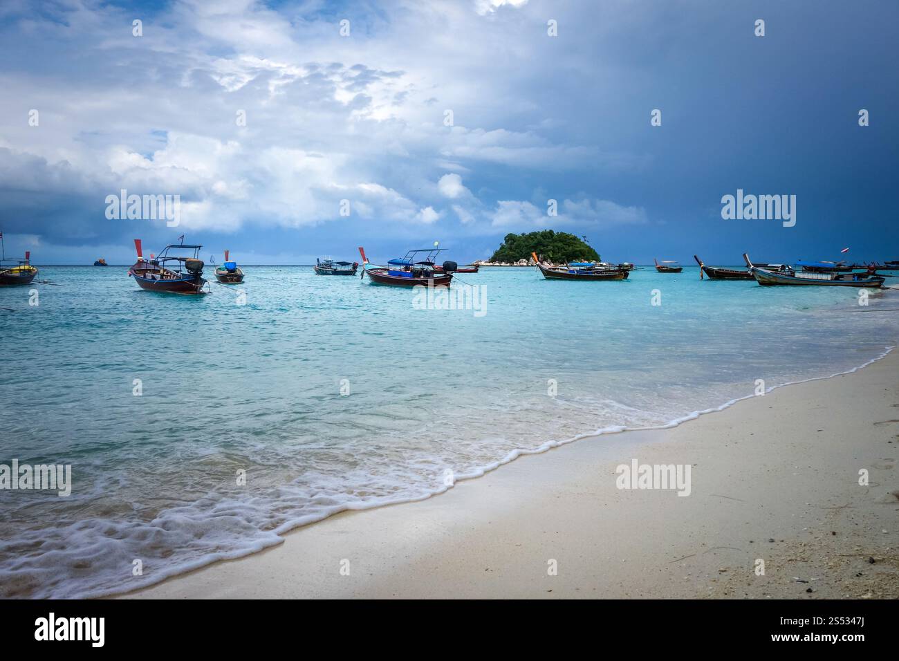 Sunrise beach paradise in Koh Lipe, Thailand. Tropical beach in Koh ...