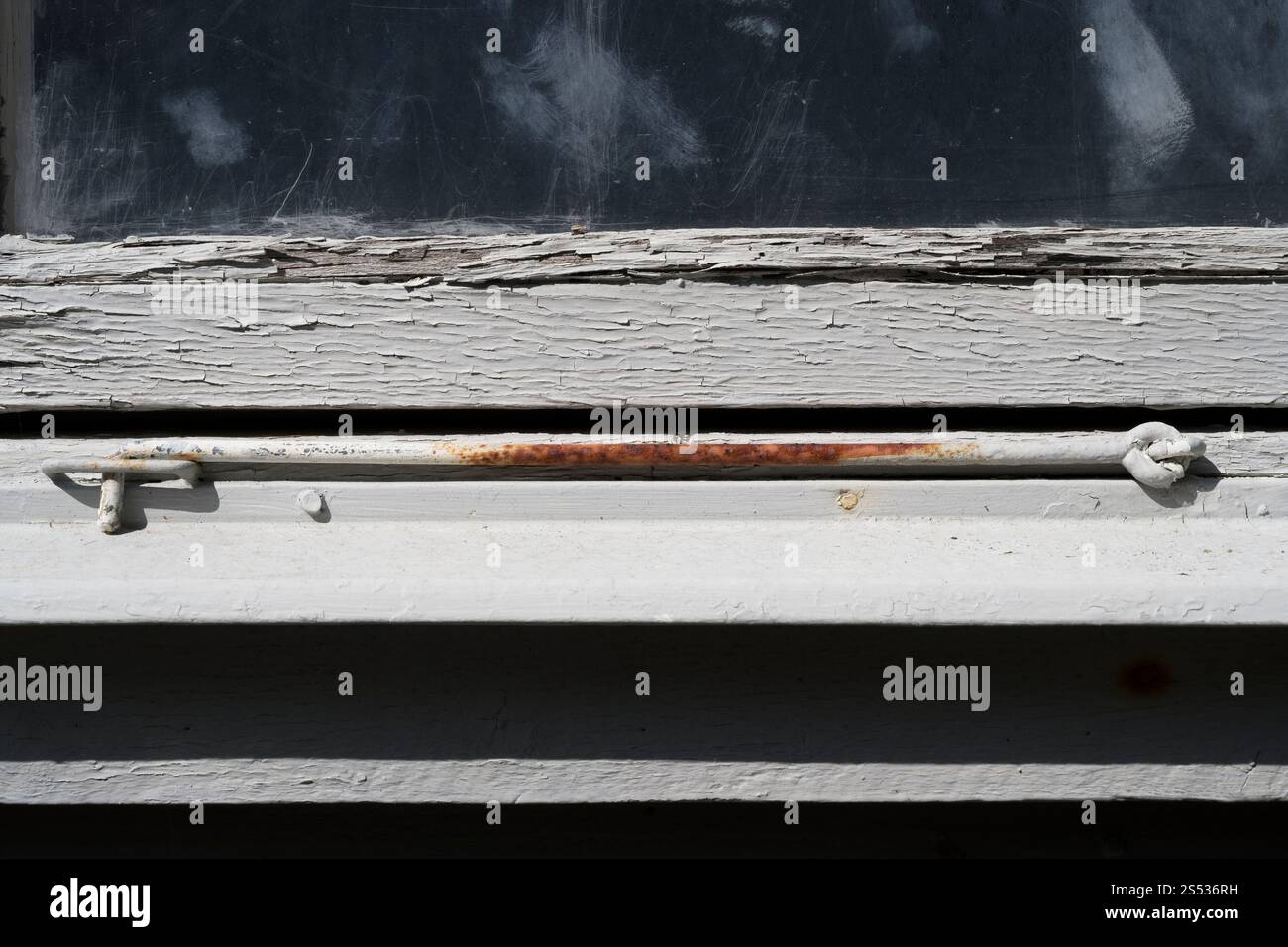 Old window cracking paint hi-res stock photography and images - Alamy