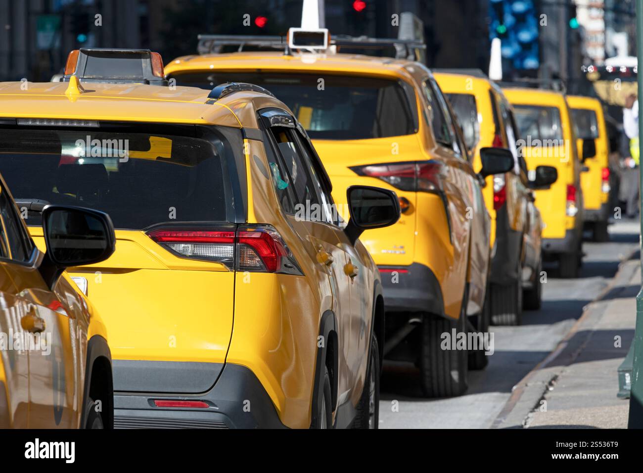 Line of NYC Yellow cabs Stock Photo - Alamy