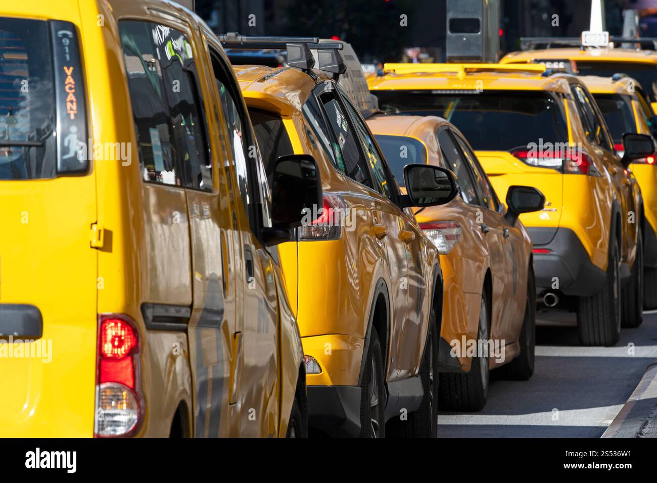 Line of NYC Yellow cabs Stock Photo - Alamy