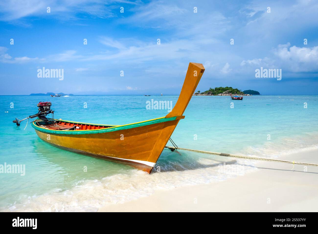 Traditional long tail boat on sunrise beach, Koh Lipe, Thailand. Long ...