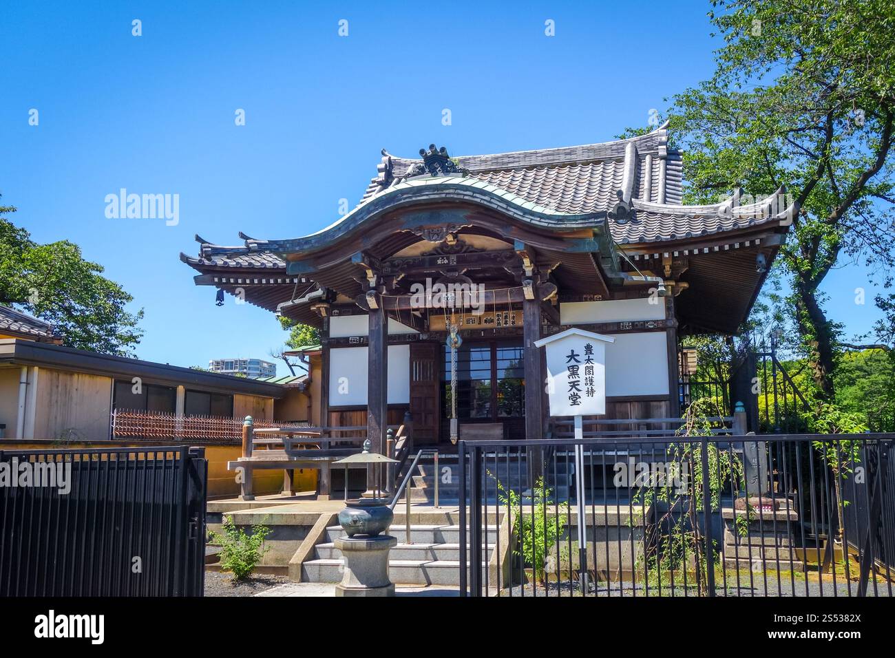Jinja at Shinobazu pond in Ueno park, Tokyo, Japan. Jinja at Shinobazu ...