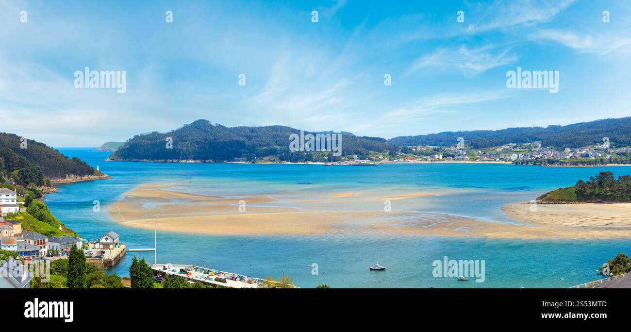 Small harbor and fishing village, Porto do Barqueiro, Galicia, Spain ...