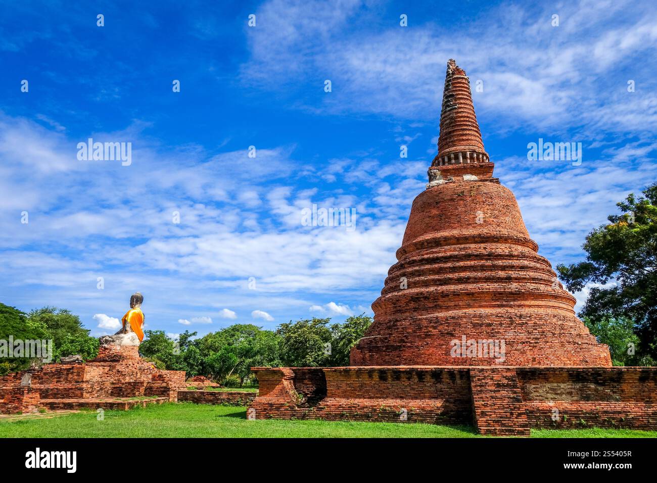 Wat Lokaya Sutharam temple in Ayutthaya, Thailand. Wat Lokaya Sutharam ...